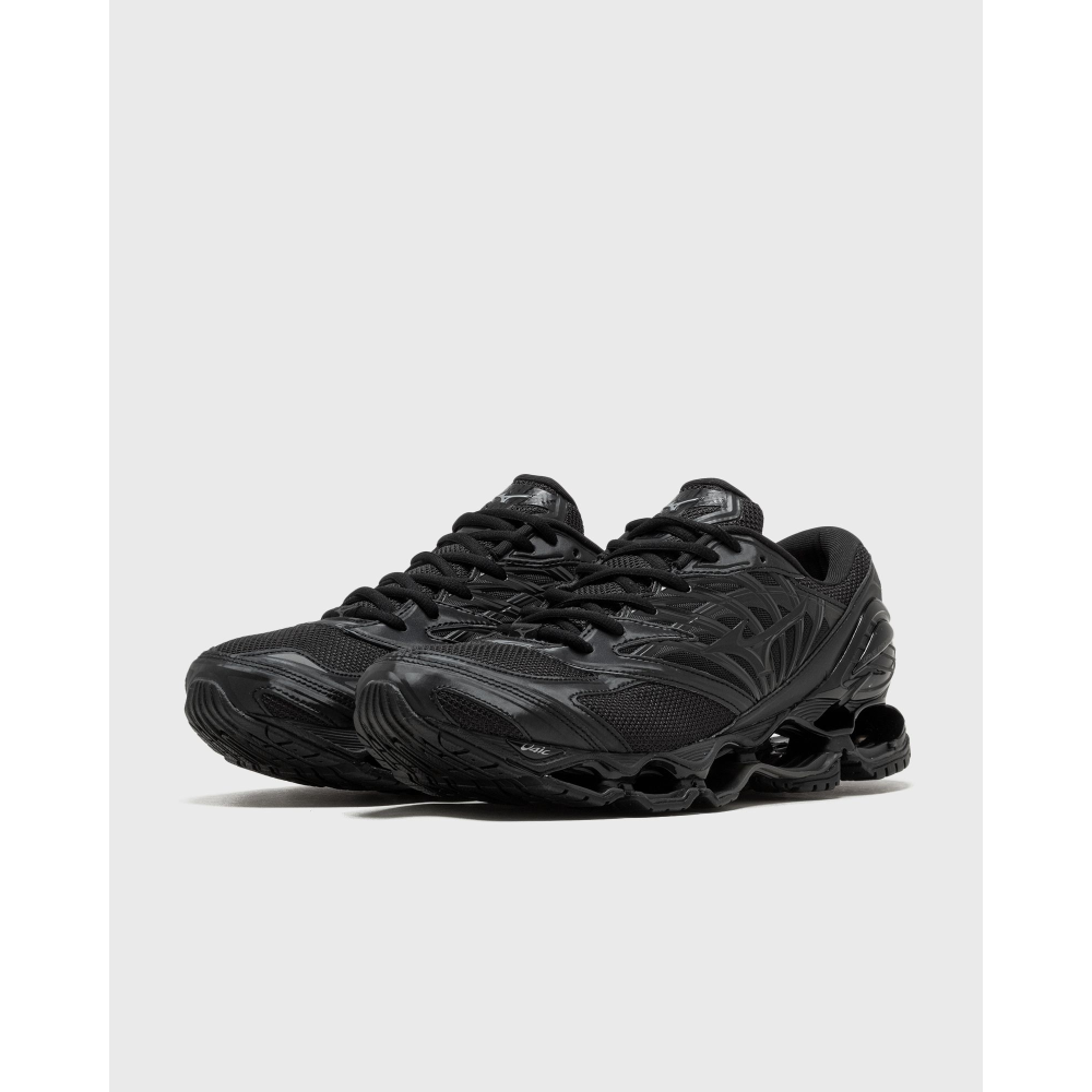 Mizuno triple black store
